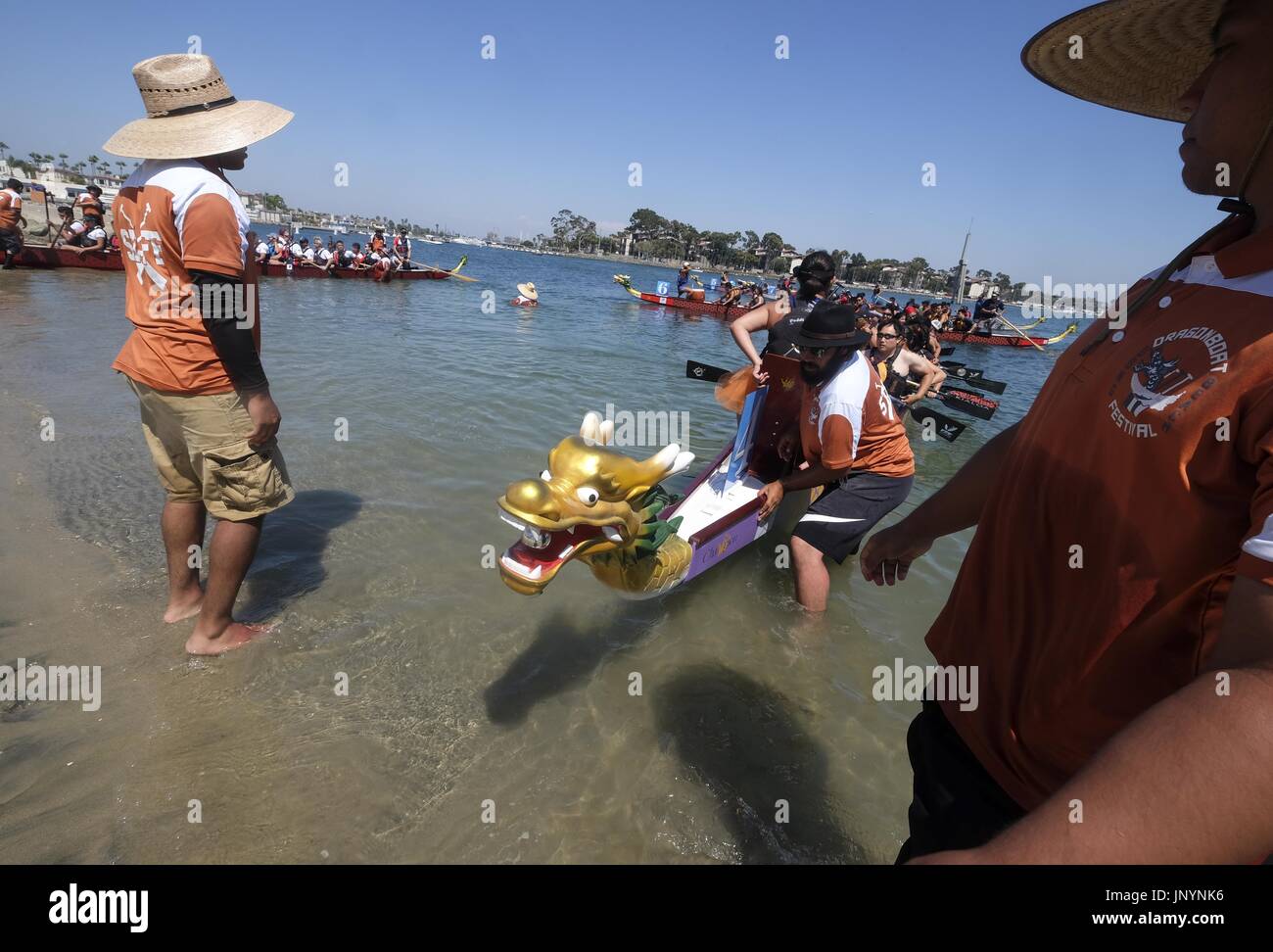 Los Angeles, California, USA. 4th Jan, 2017. Dragon Boat racers get ...