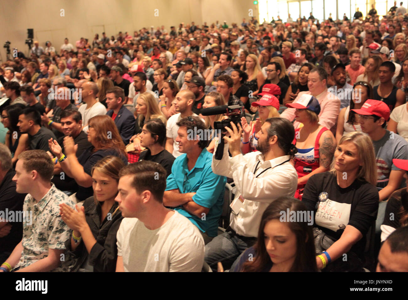 Political speaker crowd hi-res stock photography and images - Alamy