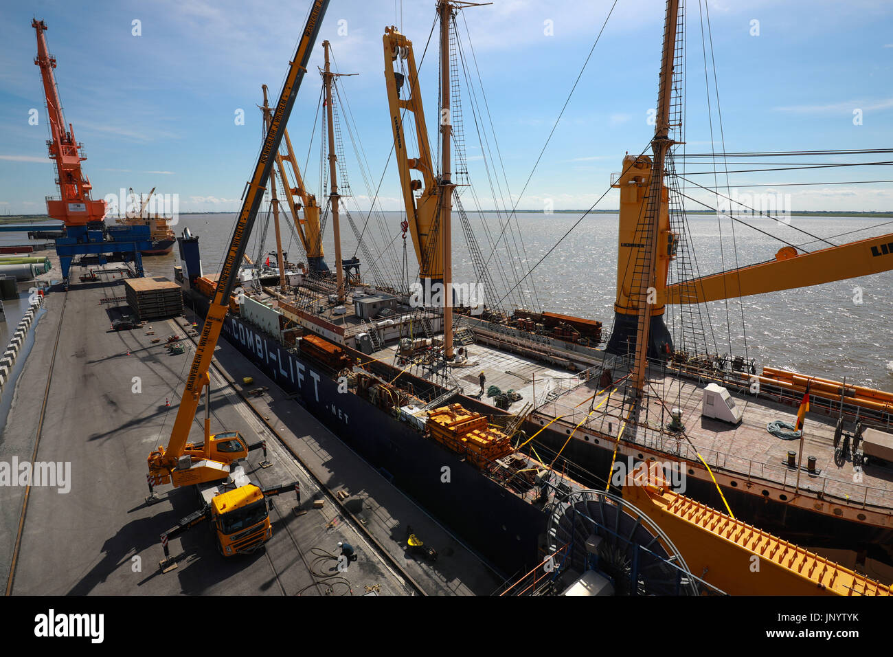 Brunsbuettel, Germany. 31st July, 2017. Workers prepare the departure ...