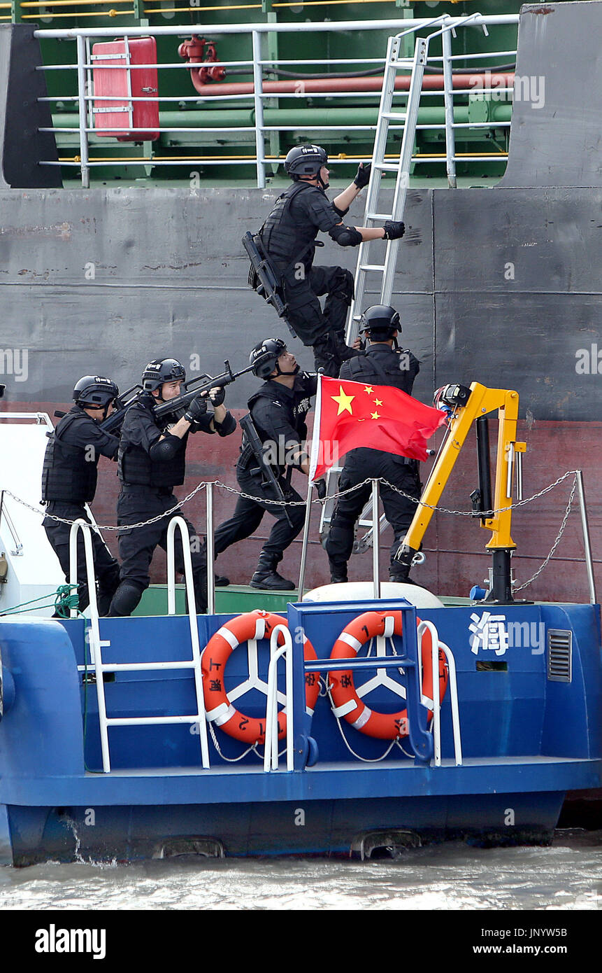 Swat team emergency hi-res stock photography and images - Alamy