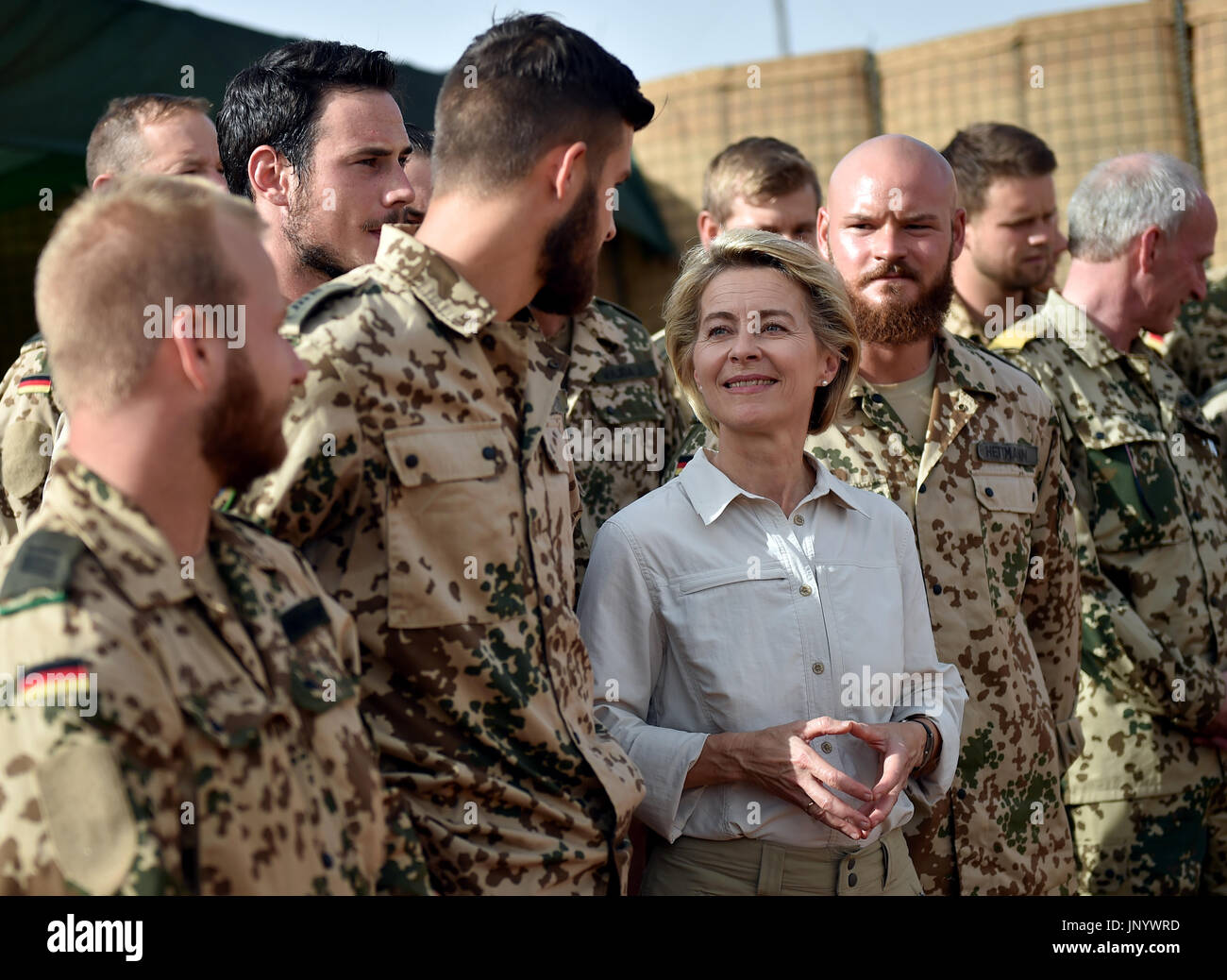 News defence deaths hi-res stock photography and images - Alamy