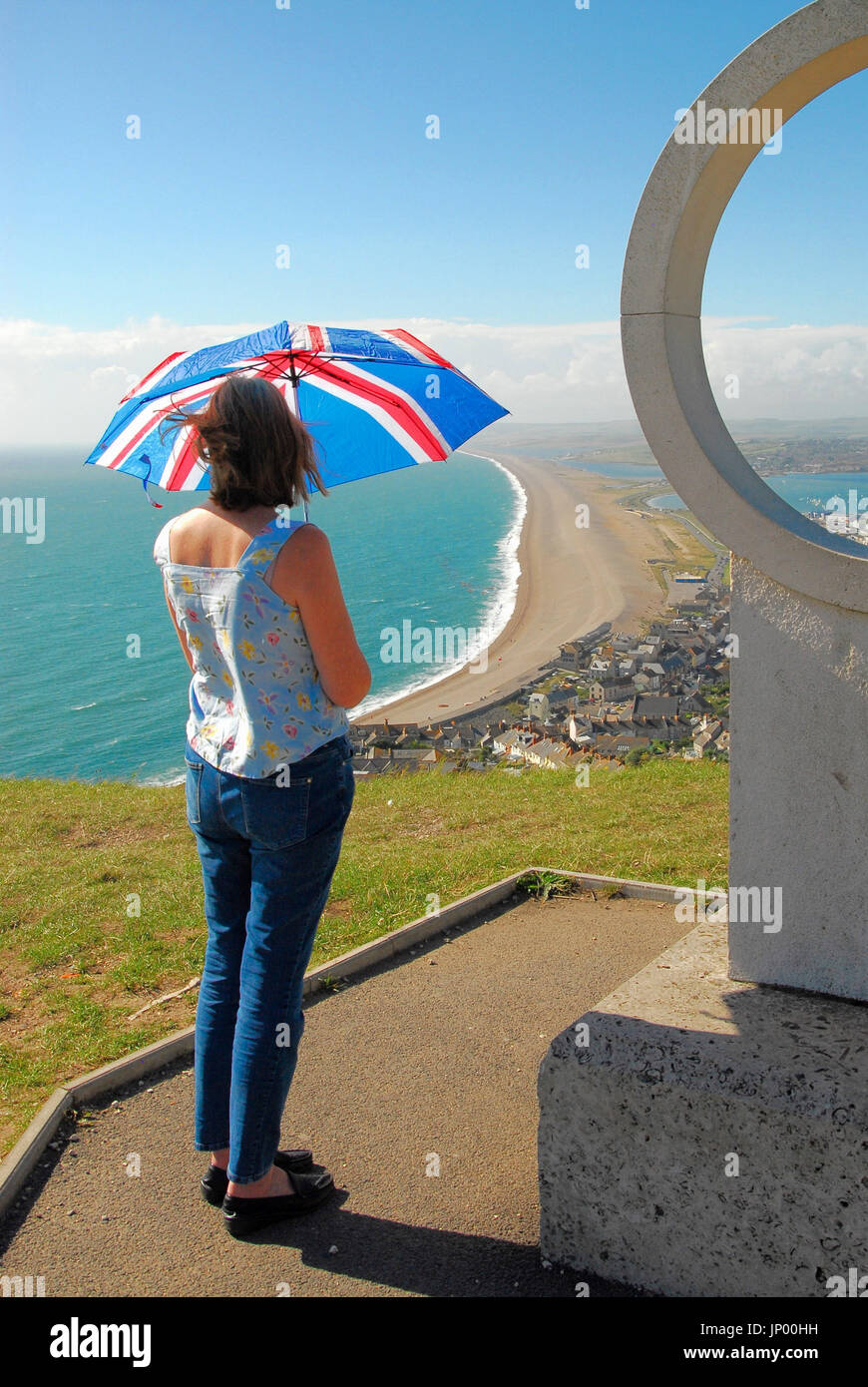 Fortuneswell, UK. 31st Jul, 2017. UK Weather. A woman uses a Union Jack ...