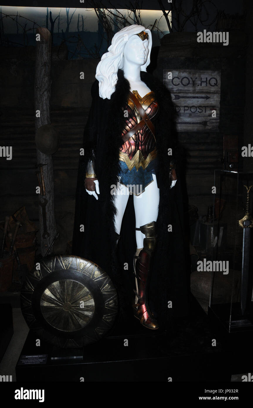 Warner bros studio tour california hi-res stock photography and images ...