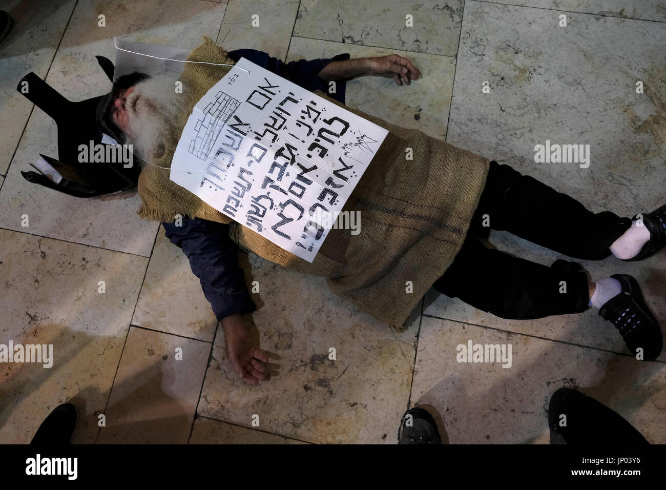 First day of mourning hi-res stock photography and images - Alamy