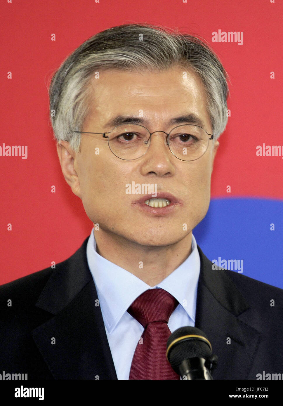 SEOUL, South Korea - South Korean presidential candidate Moon Jae In of ...