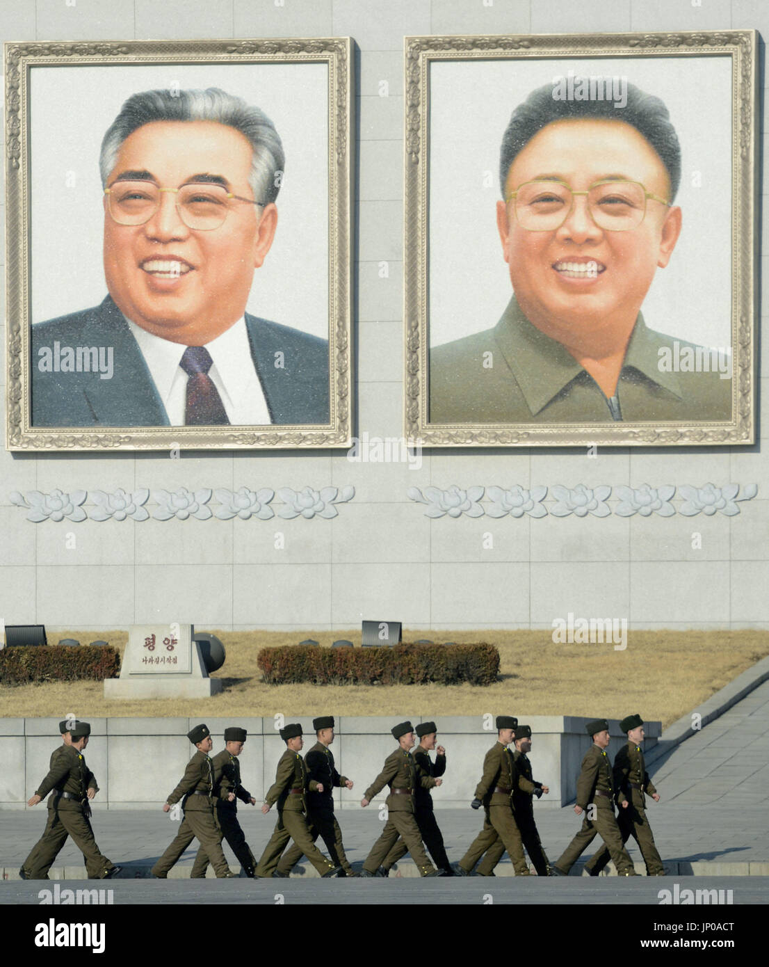 PYONGYANG, North Korea - Soldiers march in Pyongyang's Kim Il Sung ...