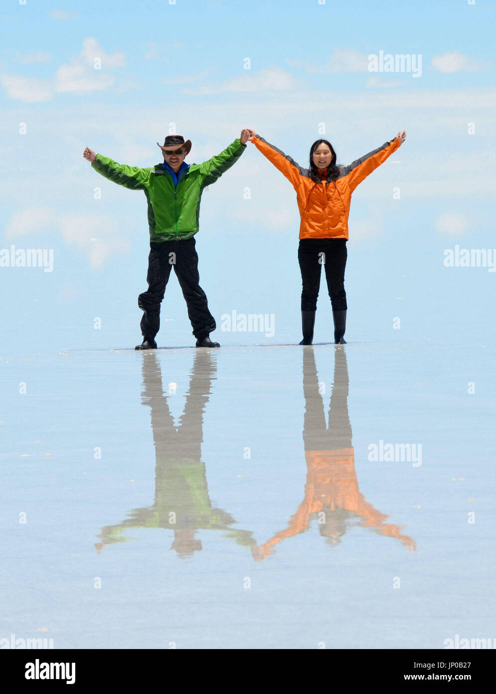 UYUNI, Bolivia - Photo shows Japanese tourists on the Uyuni salt flat ...
