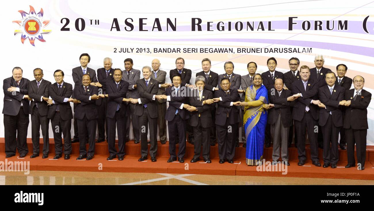 BANDAR SERI BEGAWAN, Brunei - Ministers pose during a photo session of ...