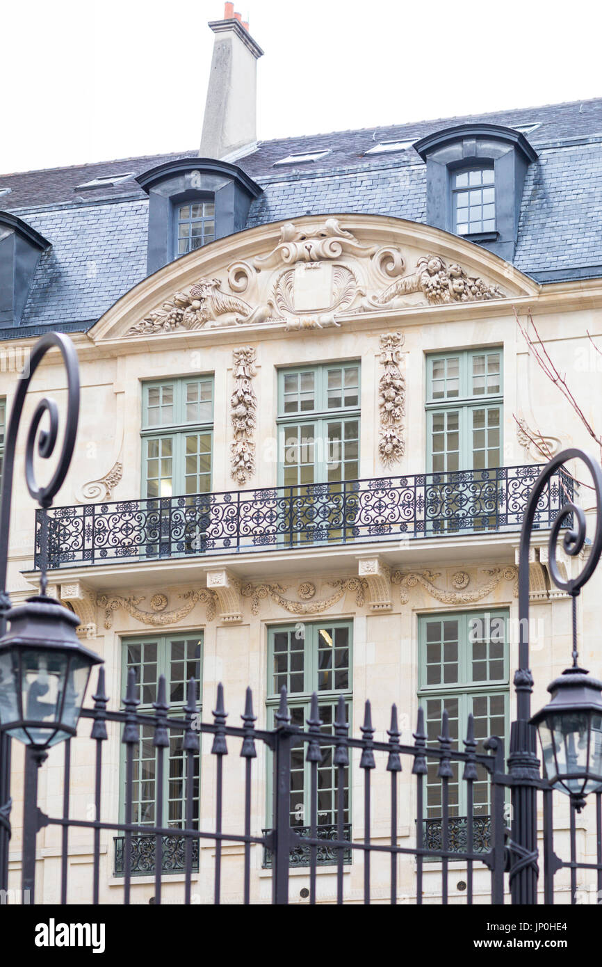 Paris wrought iron fence hi-res stock photography and images - Alamy