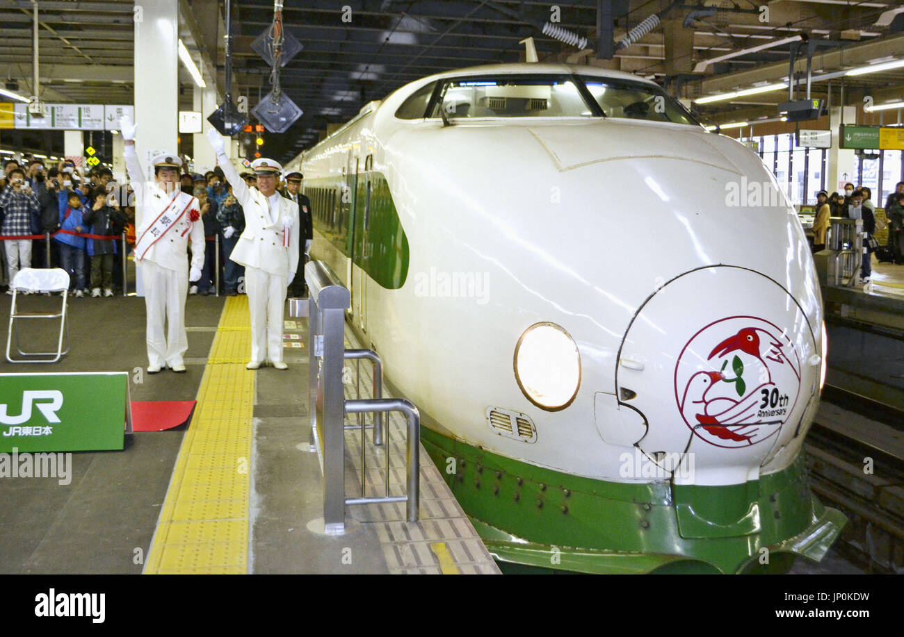 SAITAMA, Japan - A 200 series train leaves JR Omiya station in Saitama ...
