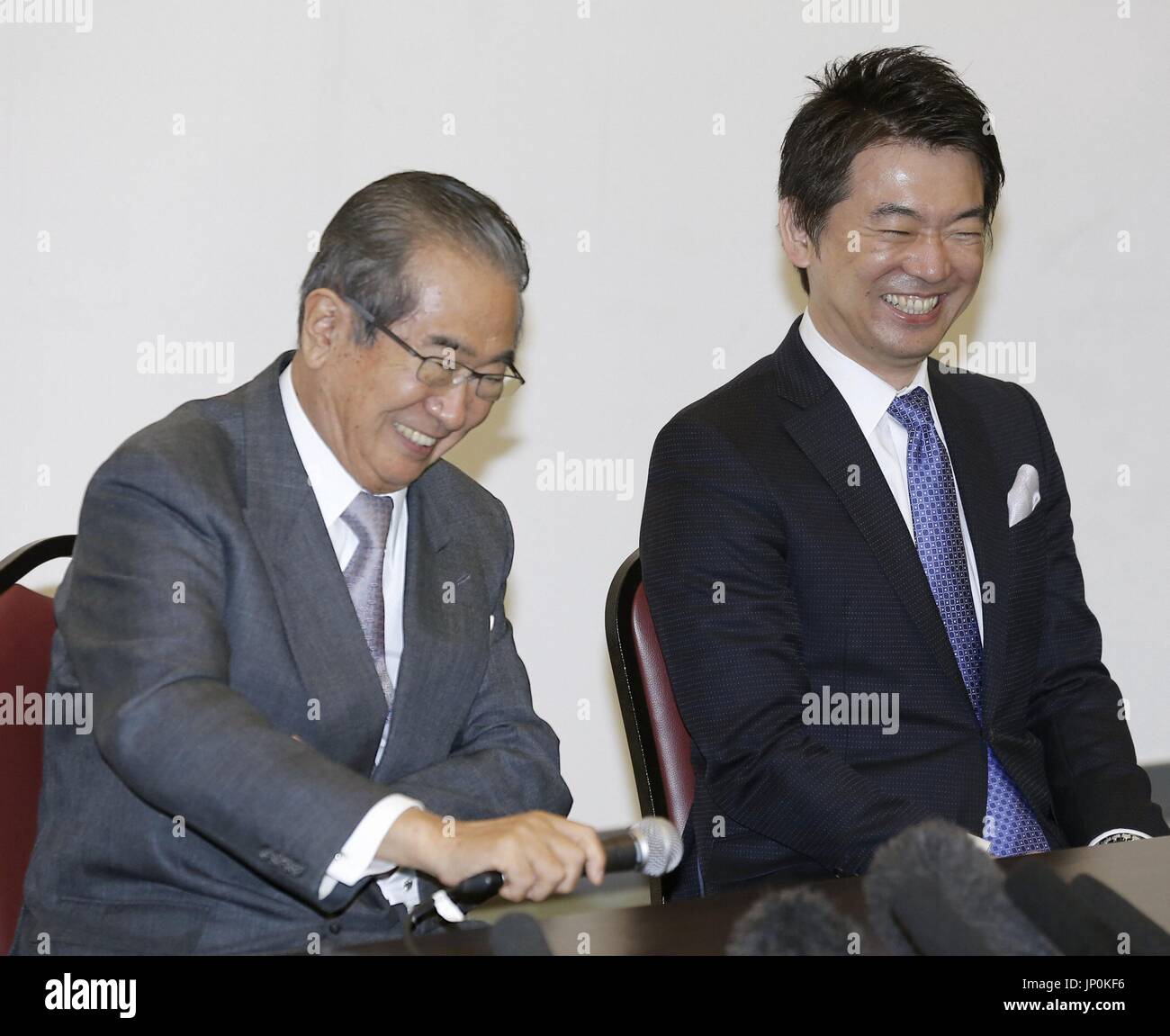 OSAKA, Japan - Osaka Mayor Toru Hashimoto (R) and former Tokyo Gov ...