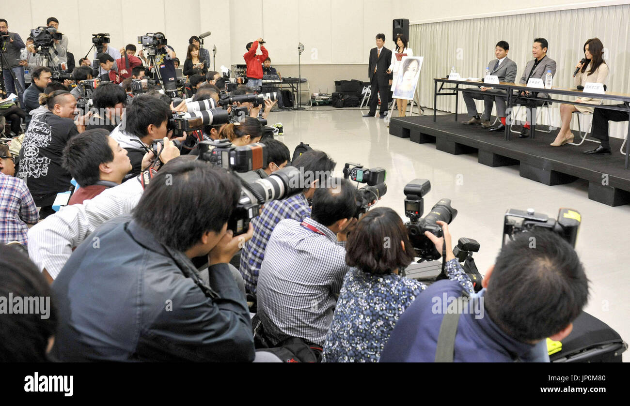 TOKYO, Japan - Journalists pack the venue for a press conference by ...