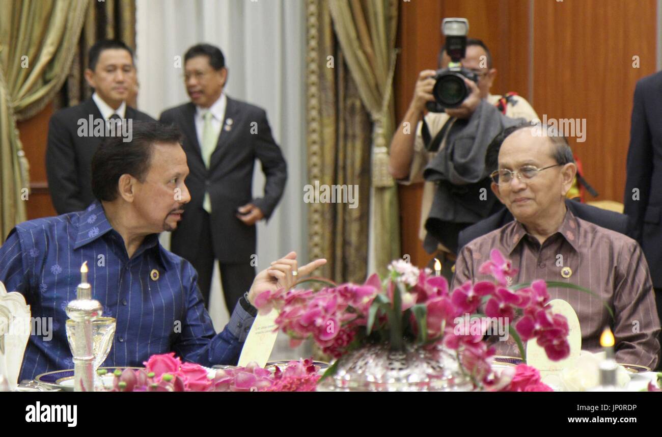 BANDAR SERI BEGAWAN, Brunei - Hassanal Bolkiah (L), Brunei's sultan and ...