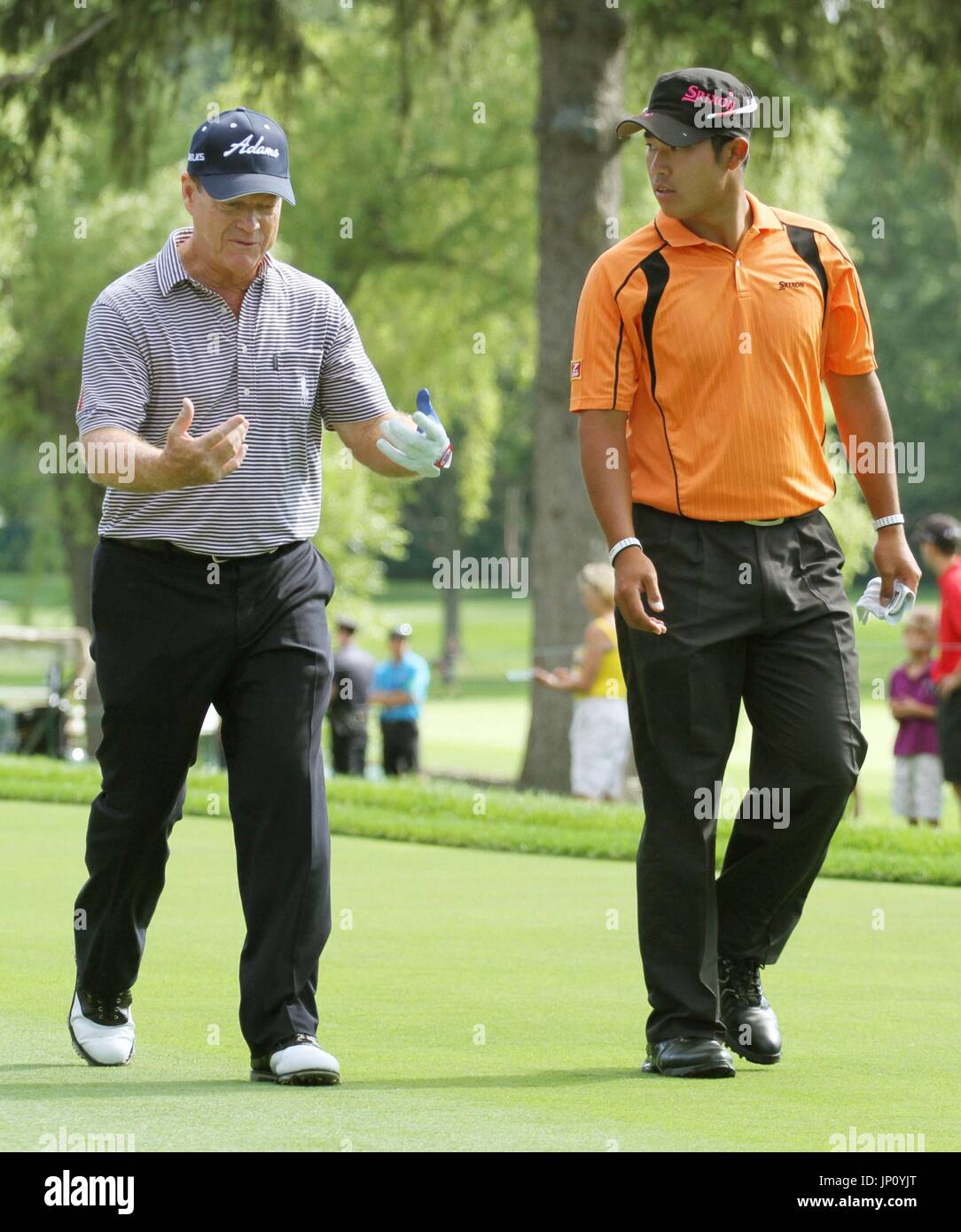 ROCHESTER, United States - U.S. golfer Tom Watson (L) and Japanese ...