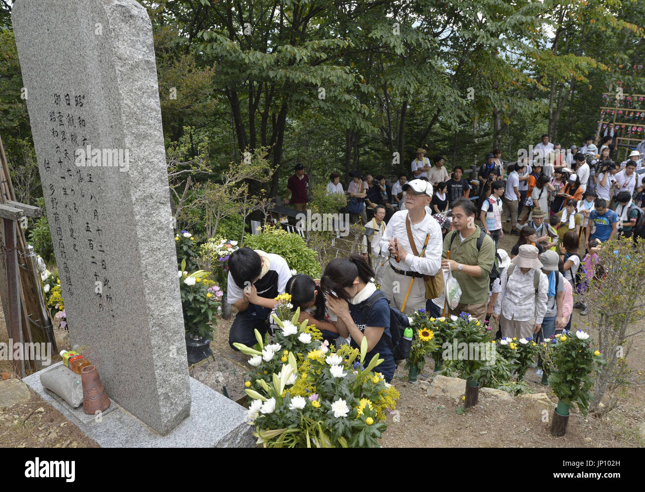 UENO, Japan - Relatives of victims of the 1985 Japan Airlines jumbo jet ...