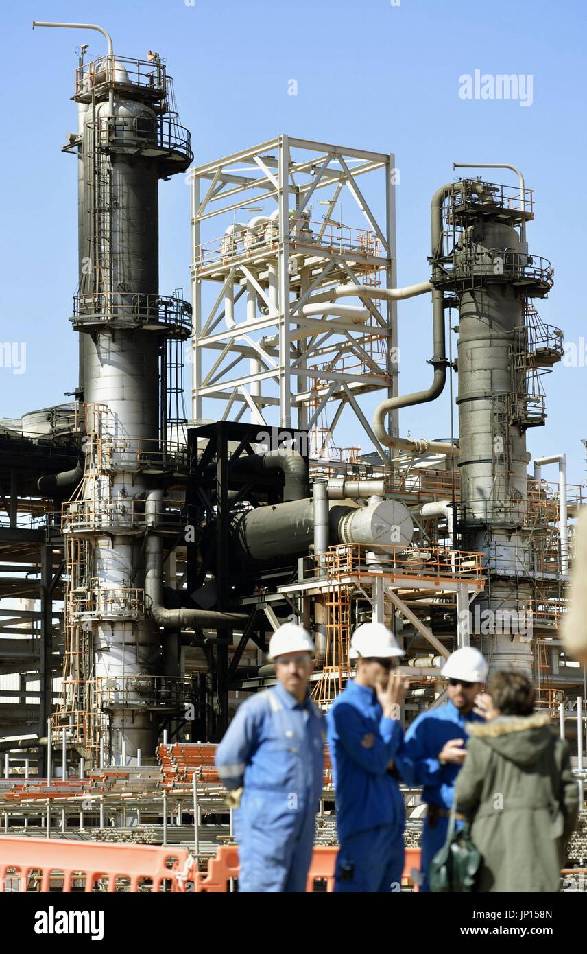 IN AMENAS, Algeria - Cylinders stand charred at a gas facility in In ...