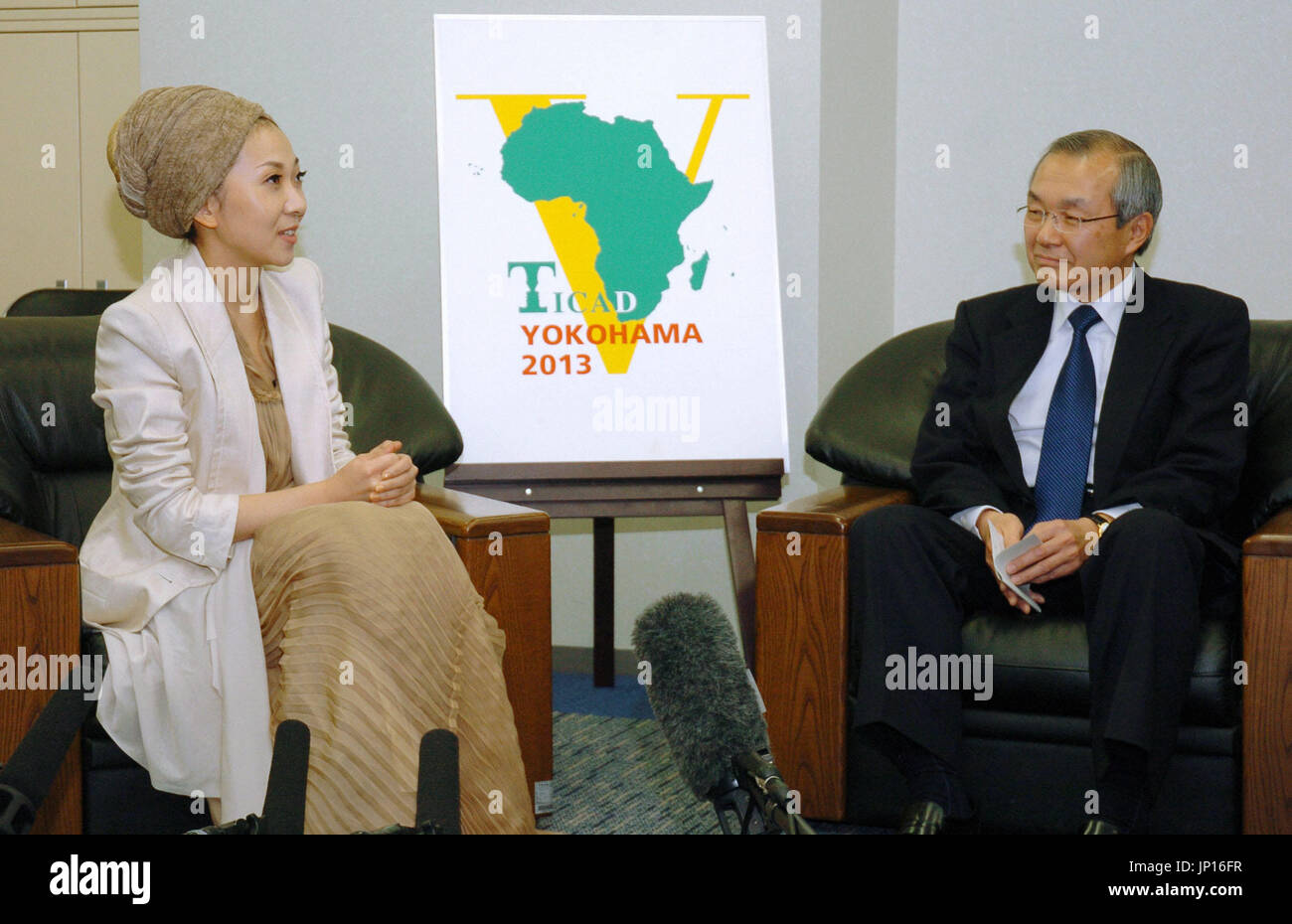 TOKYO, Japan - Japanese singer Misia (L) visits the Foreign Ministry in ...