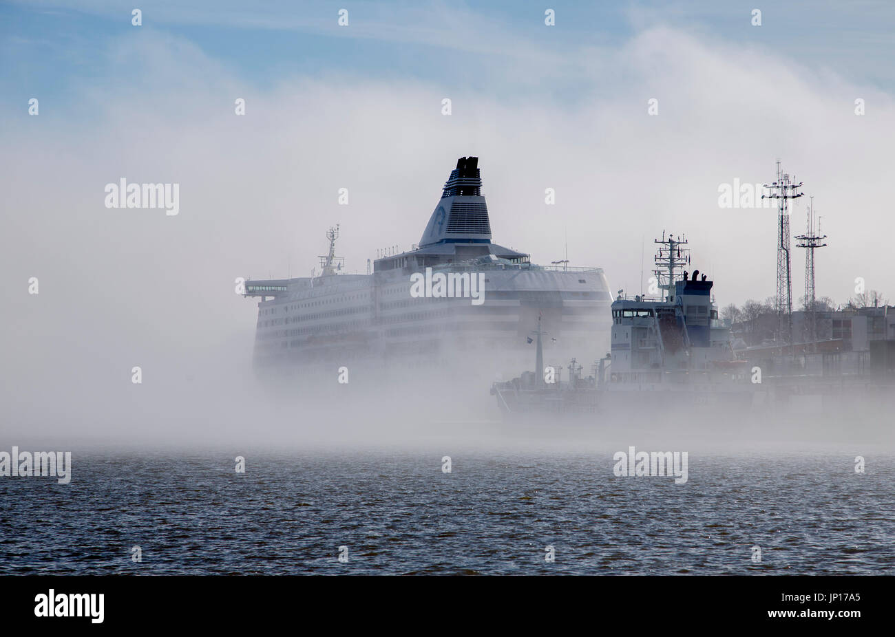 Ship Smoke Stock Photos & Ship Smoke Stock Images - Alamy