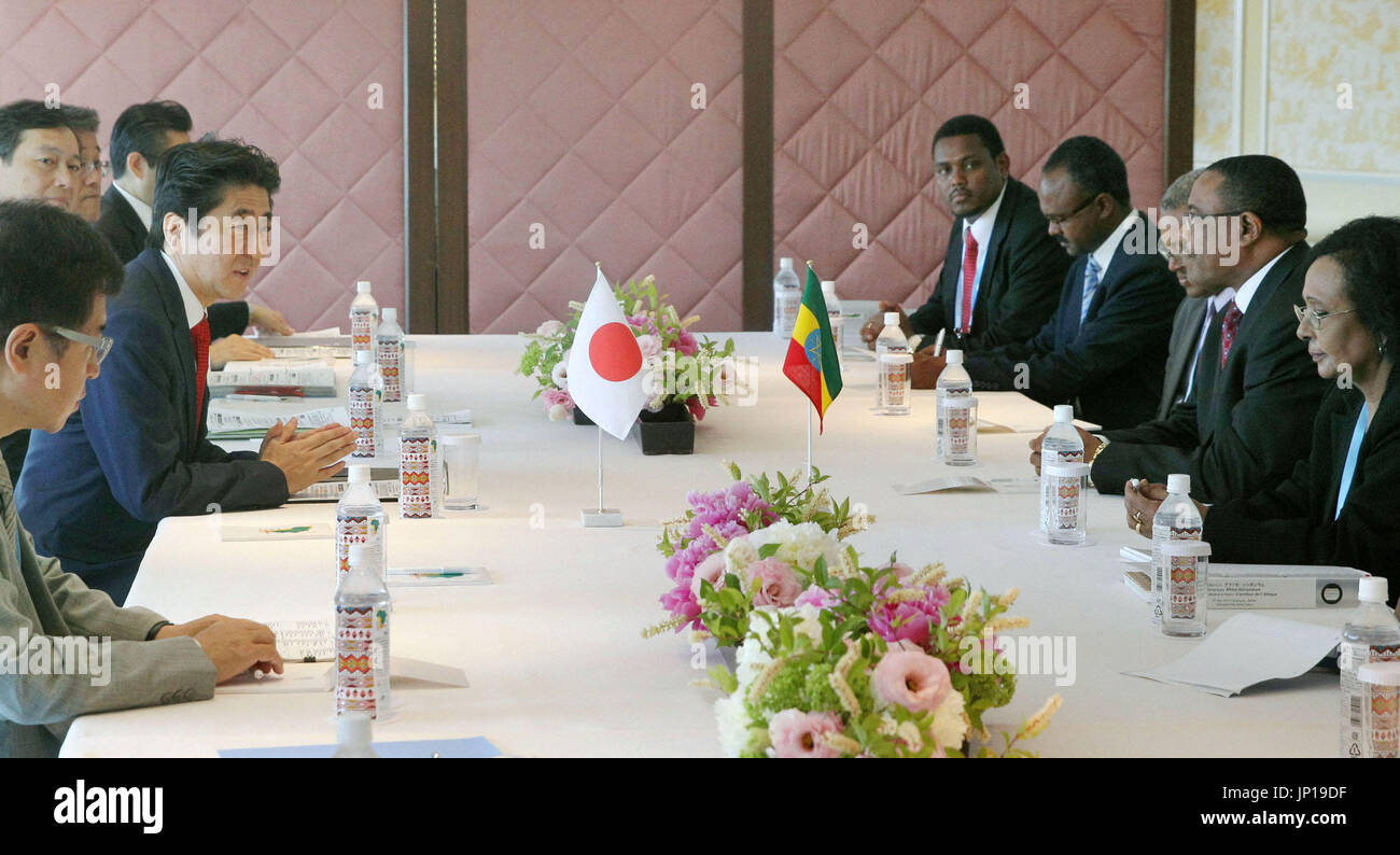 YOKOHAMA, Japan - Japanese Prime Minister Shinzo Abe (2nd from L) and his Ethiopian counterpart ...