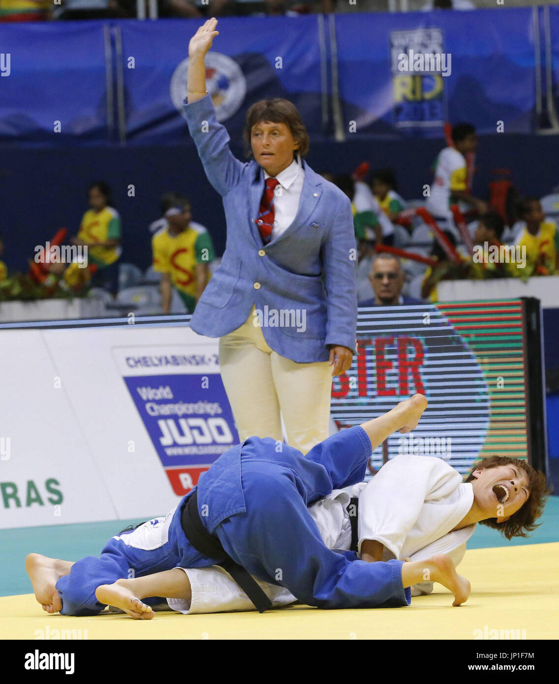 RIO DE JANEIRO, Brazil - Mongolia's Urantsetseg Munkhbat (R) defeats ...