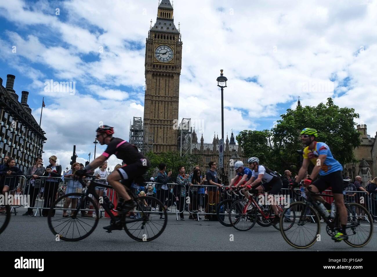 London surrey 100 cycle hi-res stock photography and images - Alamy