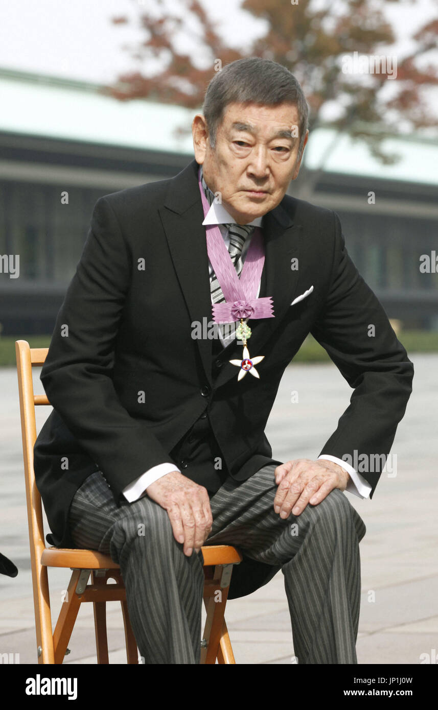 TOKYO, Japan - Popular actor Ken Takakura attends a photo session after ...
