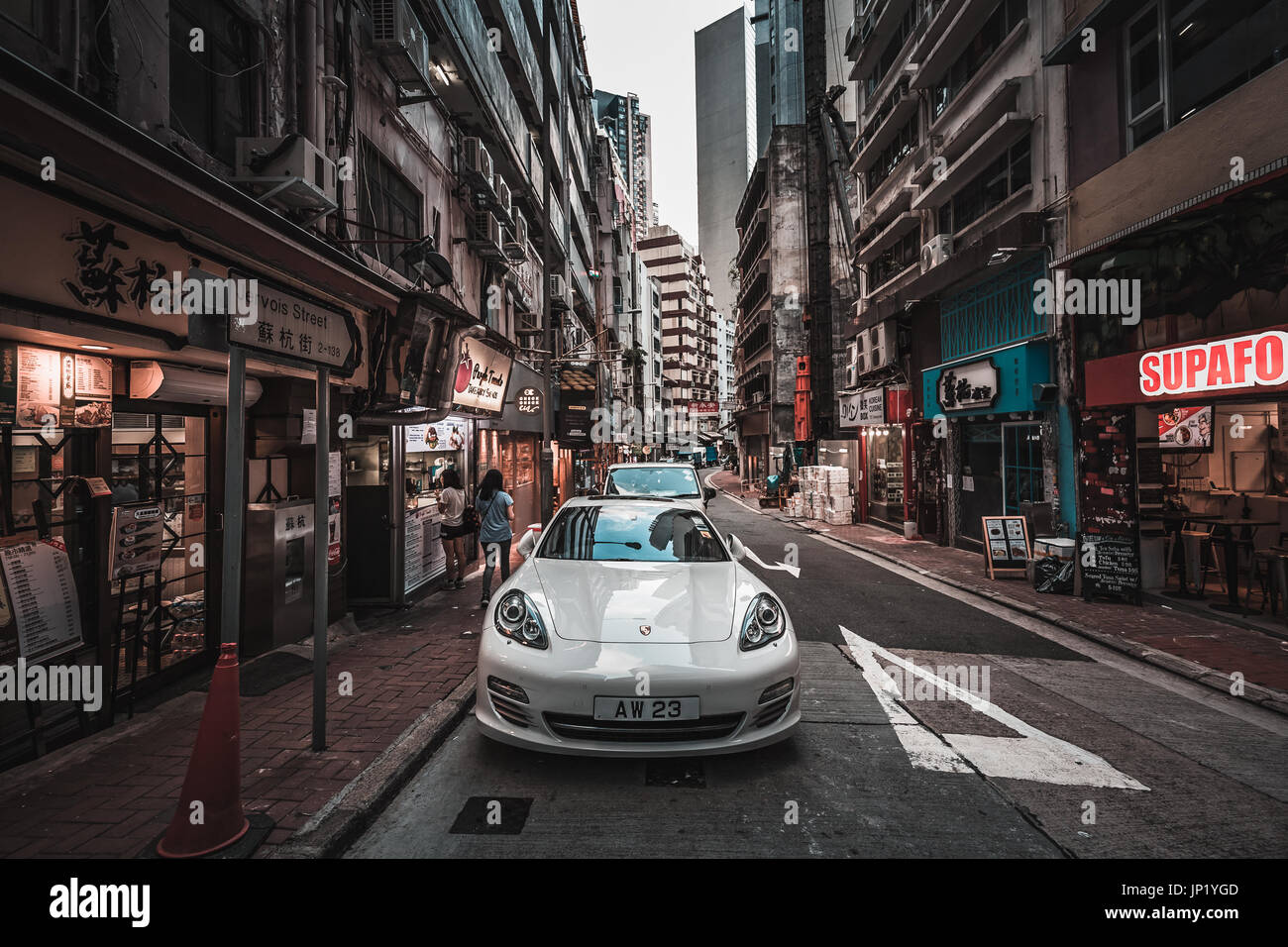 Hong Kong Central, Street view after office hours Stock Photo - Alamy