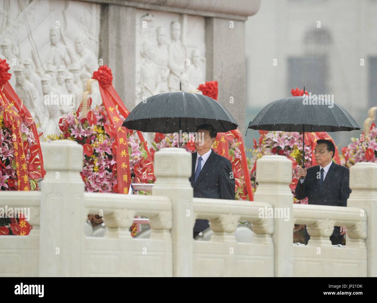 BEIJING, China - Chinese President Xi Jinping (L) and Premier Li ...