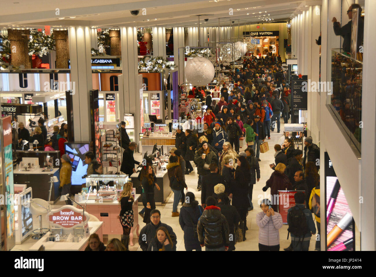 NEW YORK, United States - A department store in New York is crowded ...
