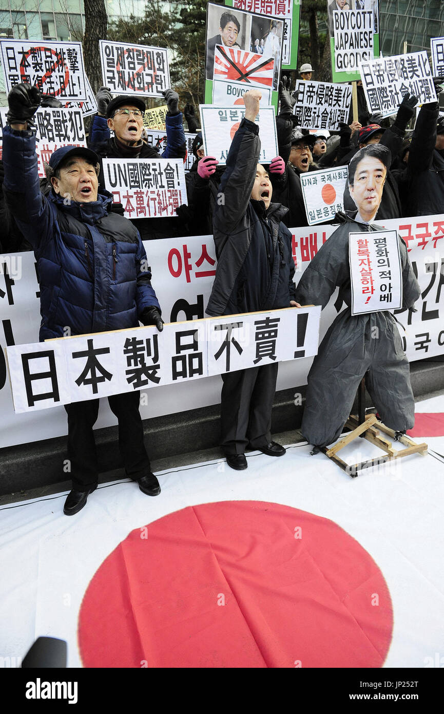 SEOUL, South Korea - Civic group members hold signs against Japan ...