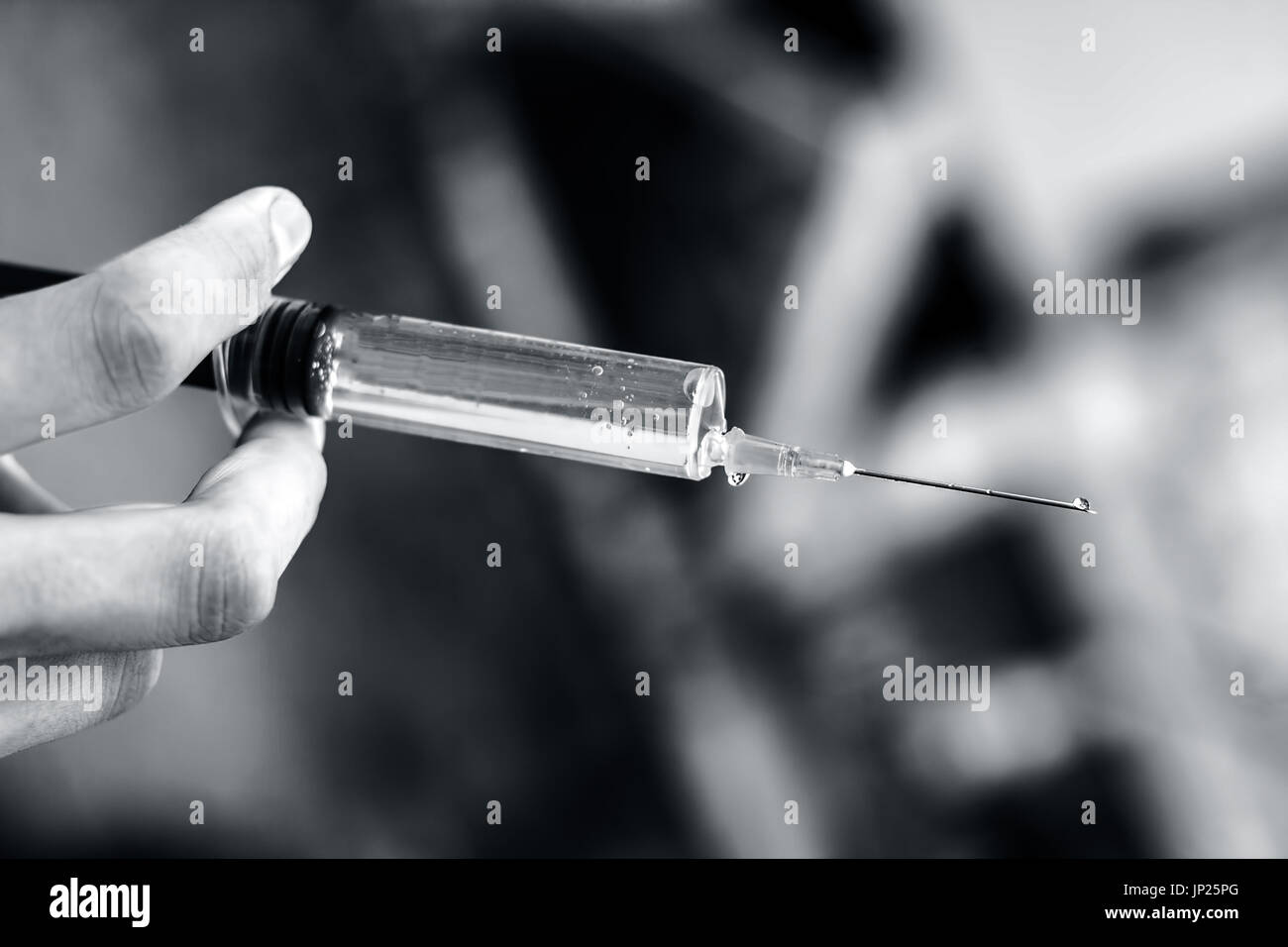 Medical syringe in a Nurse's hand Stock Photo - Alamy
