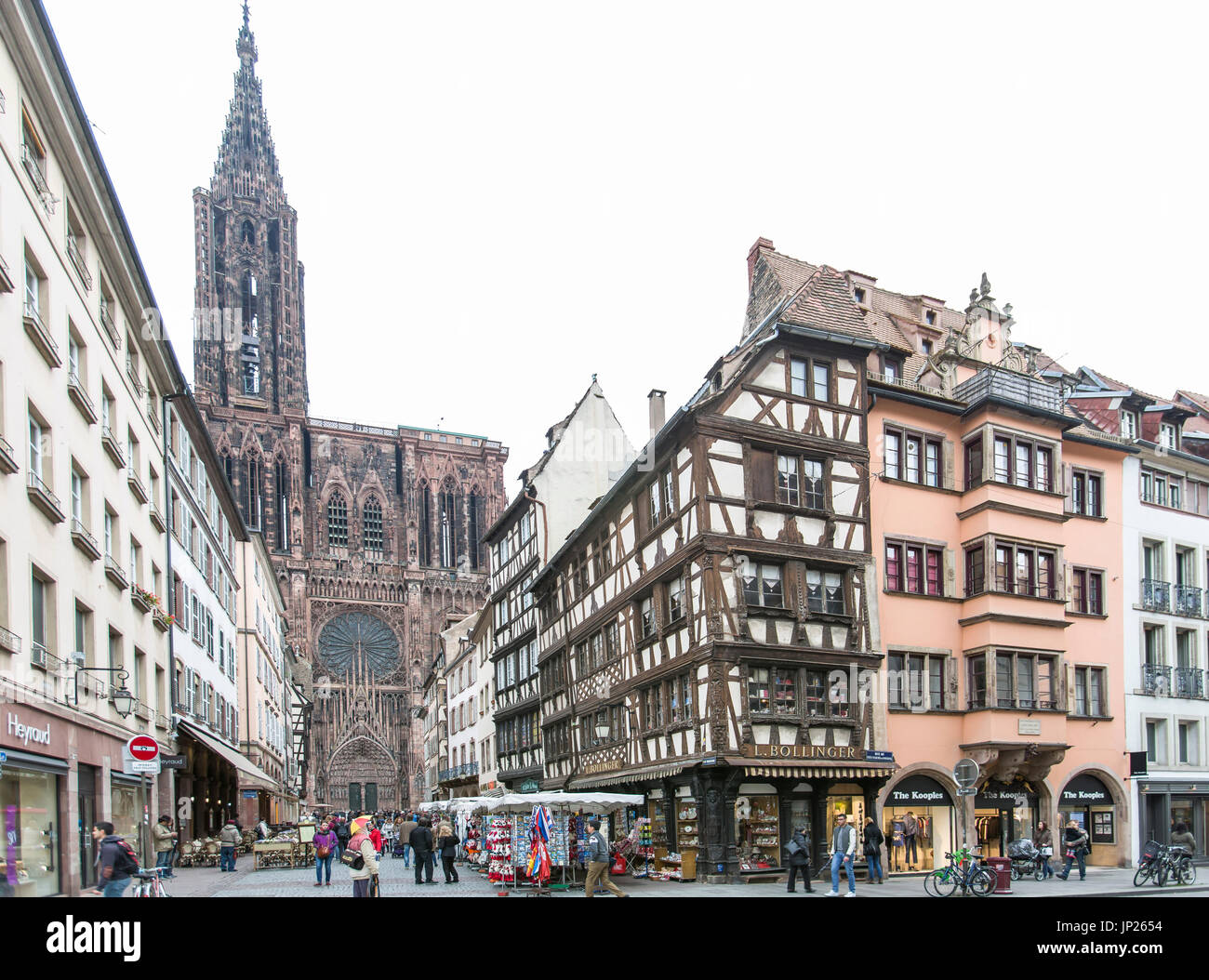 Notre dame gothic cathedral street hi-res stock photography and images ...