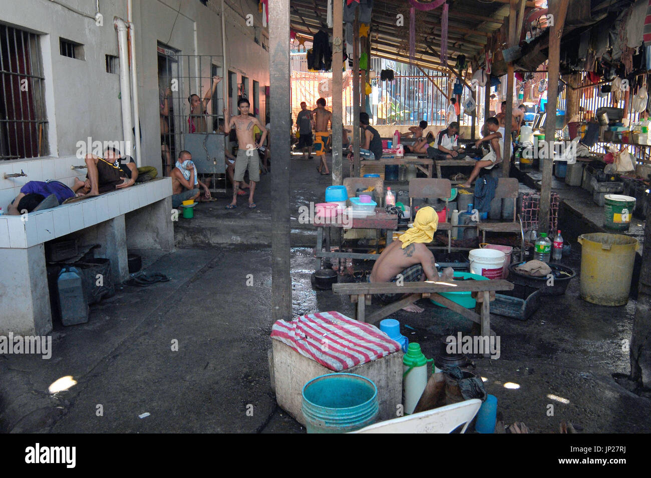 TACLOBAN CITY, Philippines - Detainees at a prison in Tacloban City ...
