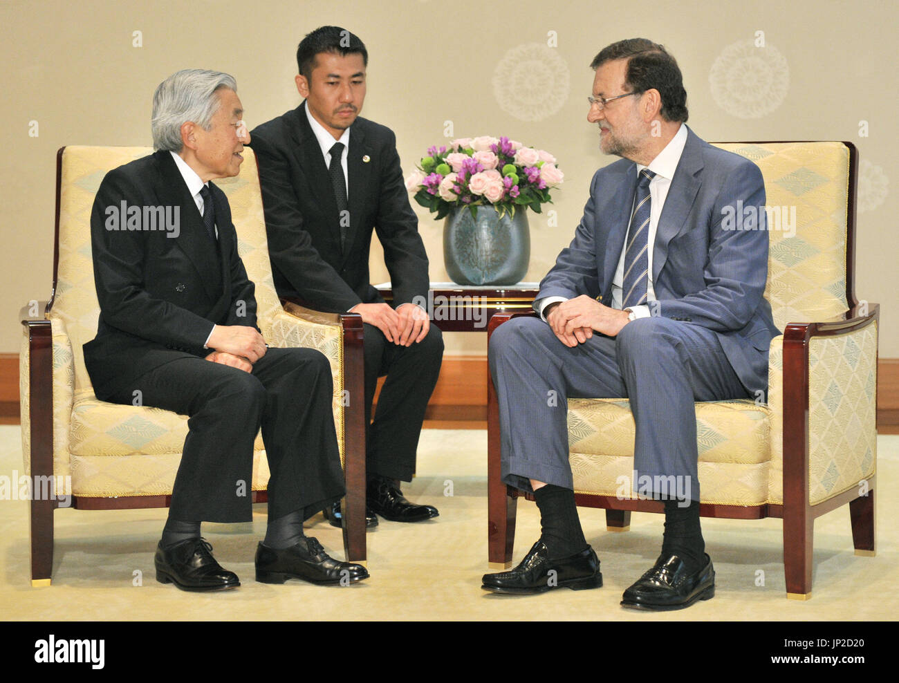 TOKYO, Japan - Spanish Prime Minister Mariano Rajoy (R) and Japanese ...