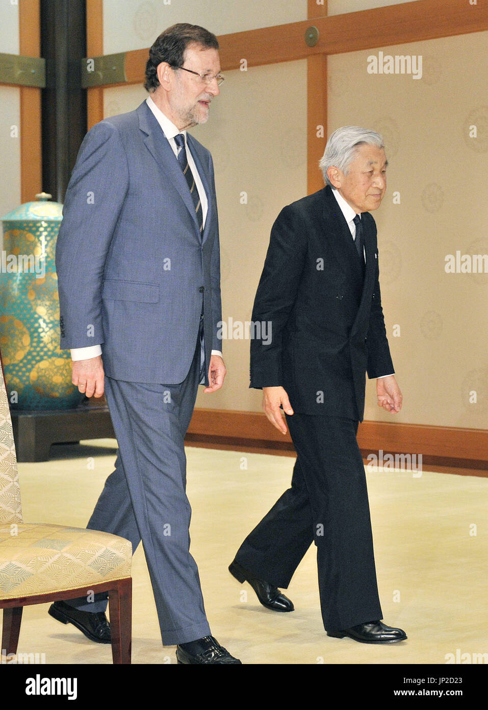 TOKYO, Japan - Spanish Prime Minister Mariano Rajoy (L) and Japanese ...