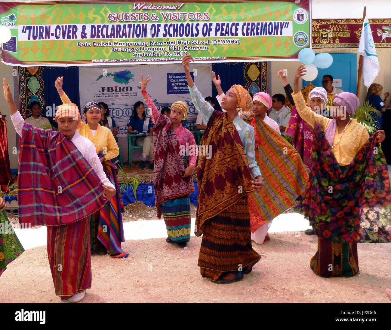 PIKIT, Philippines - Muslim students of Datu Embak Mangansing Memorial ...