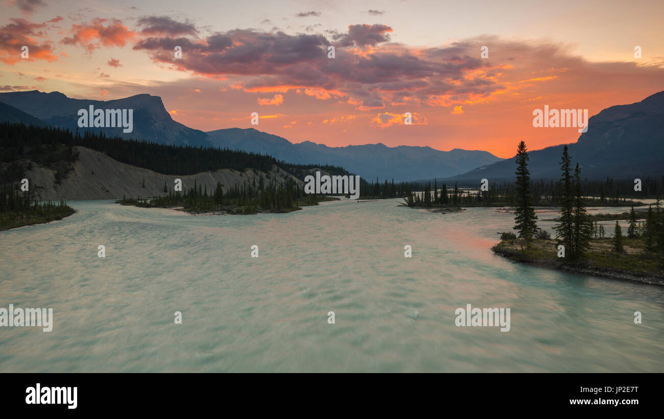 Sunrise at Saskatchewan River Crossing in Banff National Park, Alberta ...