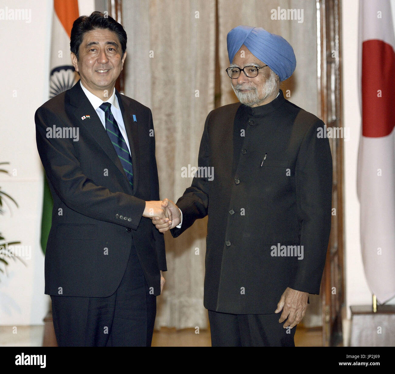 NEW DELHI, India - Japanese Prime Minister Shinzo Abe (L) and Indian ...