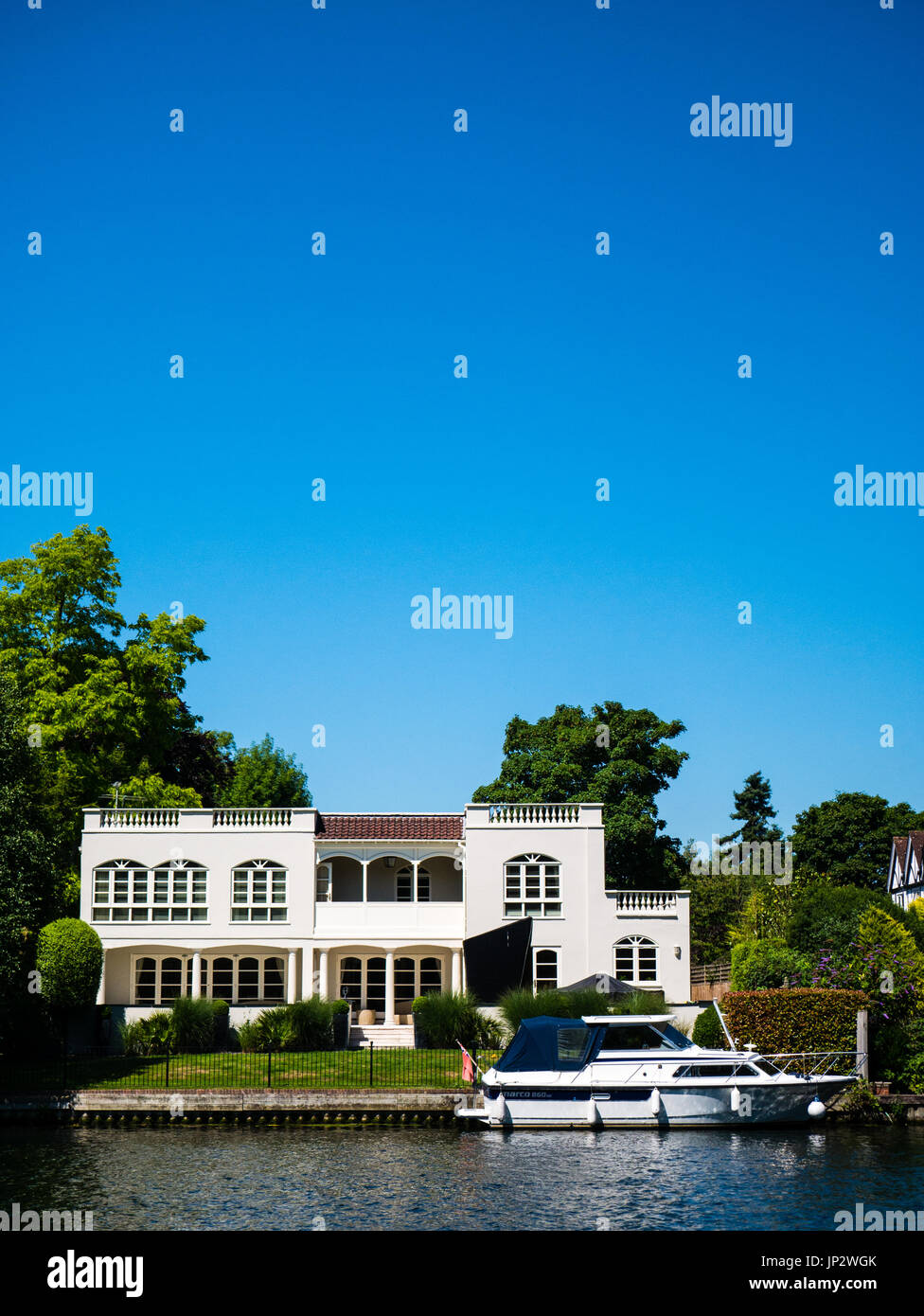 Maidenhead, berkshire riverside hi-res stock photography and images - Alamy