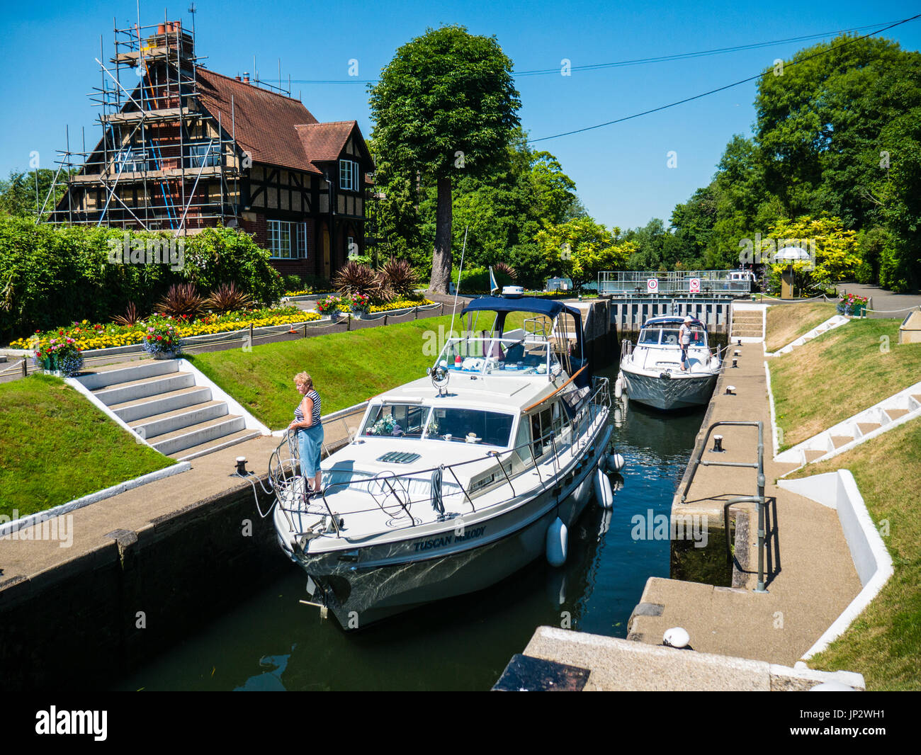 Bray Lock, River Thames, Thames Path, Buckinghamshire , England, UK, GB ...