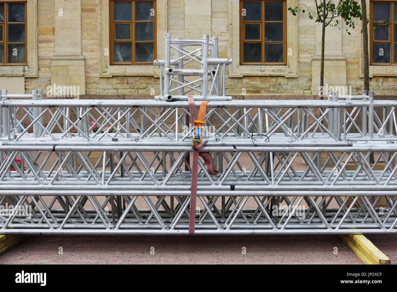 Details for the assembly of metal structures in the form of a scene ...