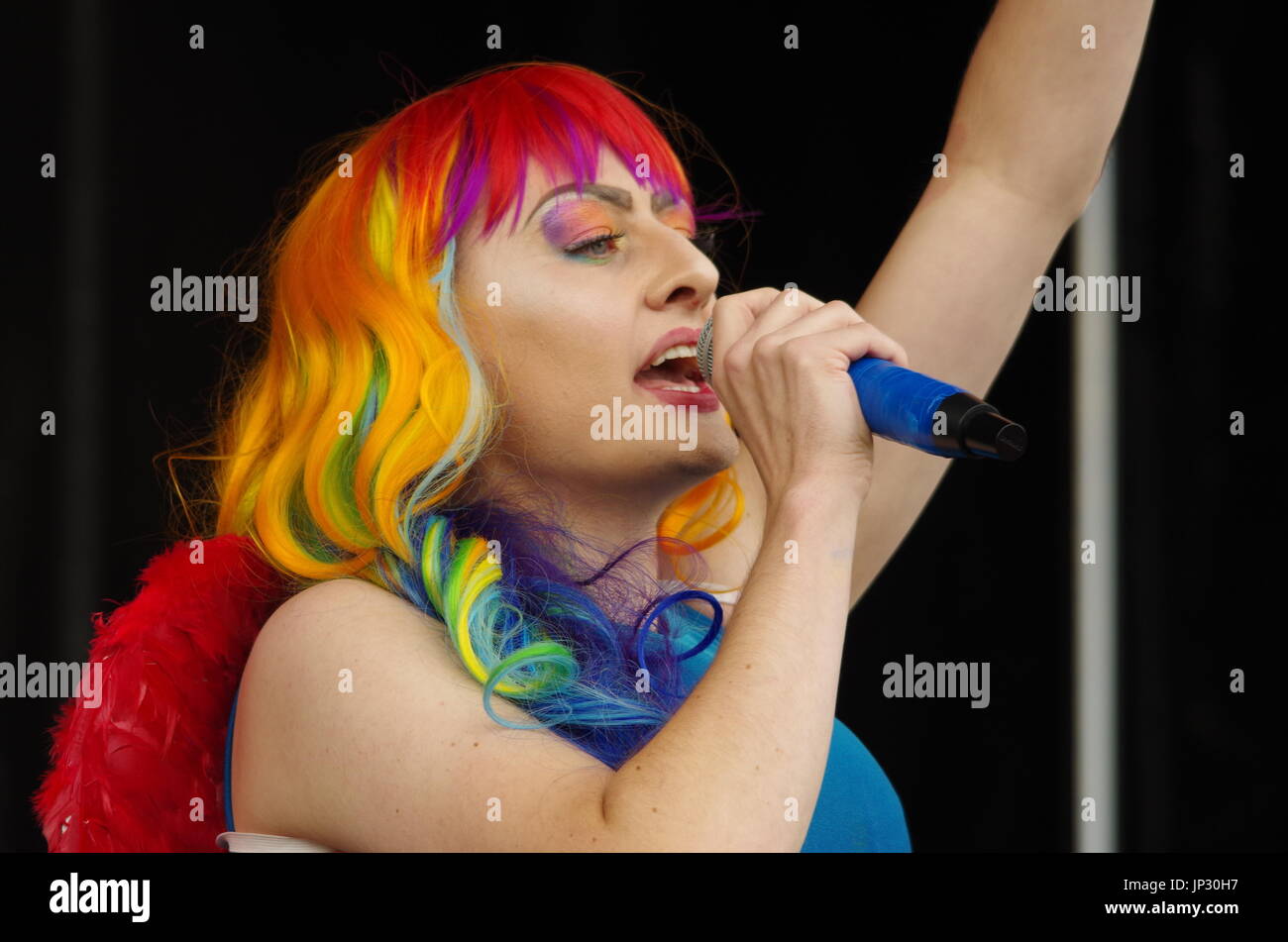 Drag queen singer hi-res stock photography and images - Alamy
