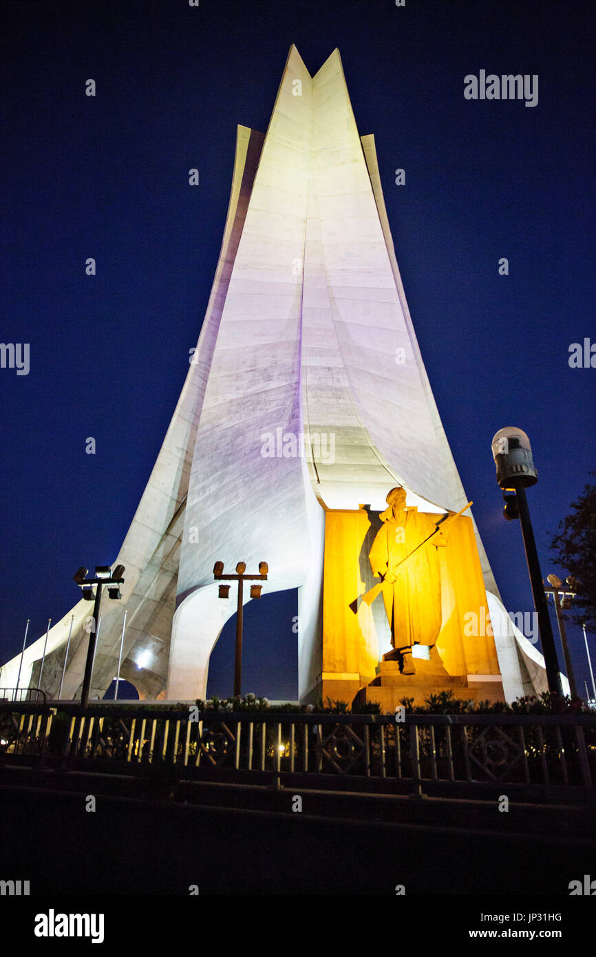 Martyrs' memorial, algiers hi-res stock photography and images - Alamy