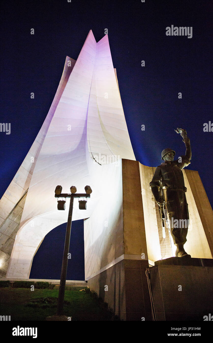 Martyrs' memorial, algiers hi-res stock photography and images - Alamy