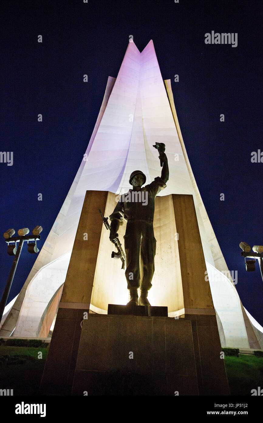 Martyrs' memorial, algiers hi-res stock photography and images - Alamy