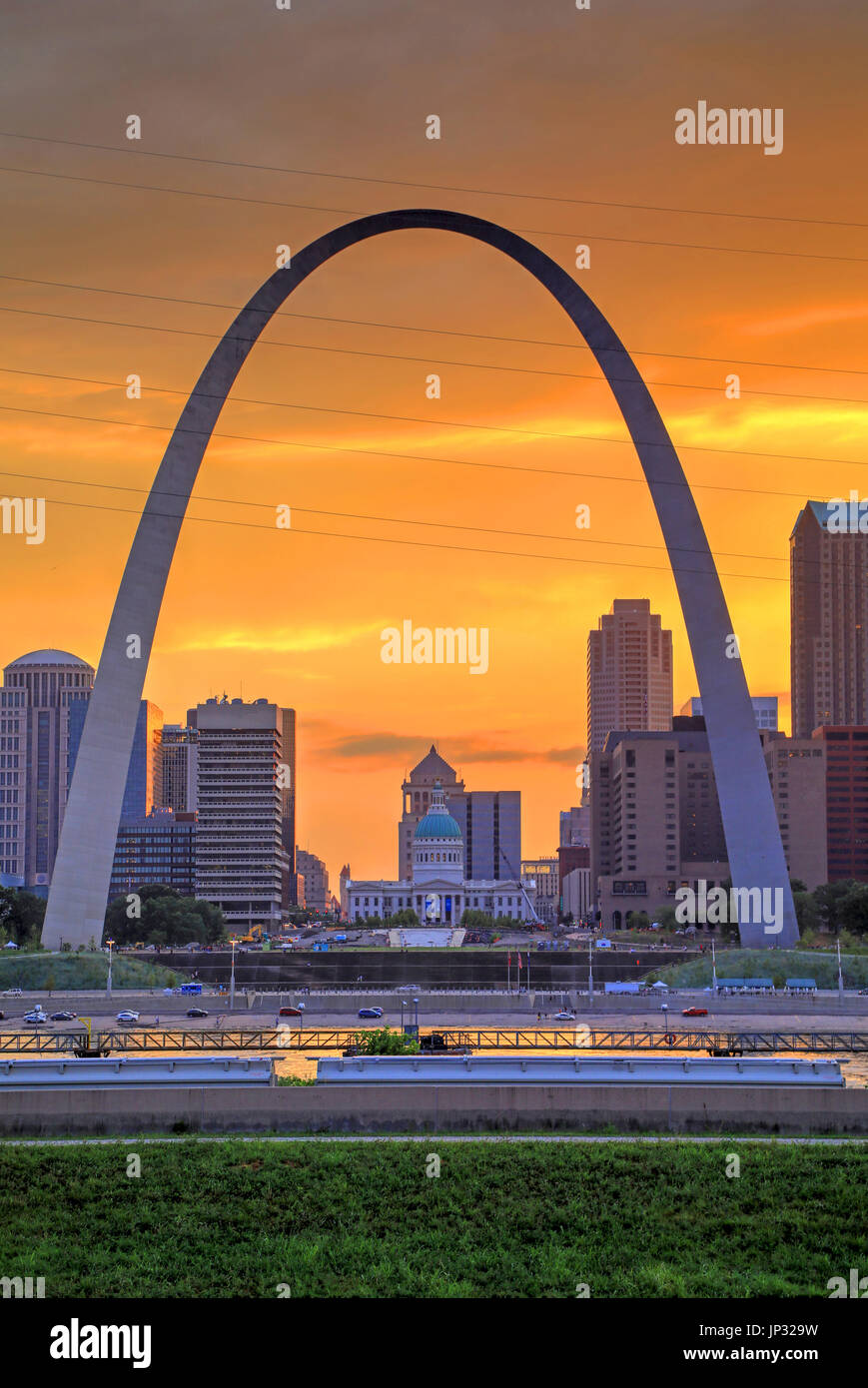 Sunset over the Gateway Arch and St. Louis, Missouri Stock Photo - Alamy