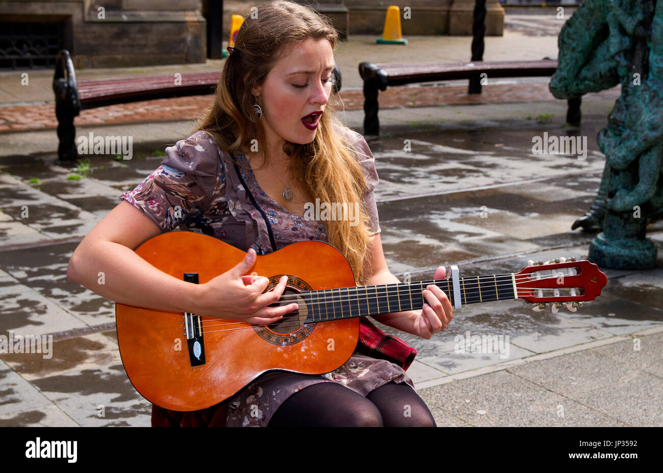 Female busker scotland hi-res stock photography and images - Alamy