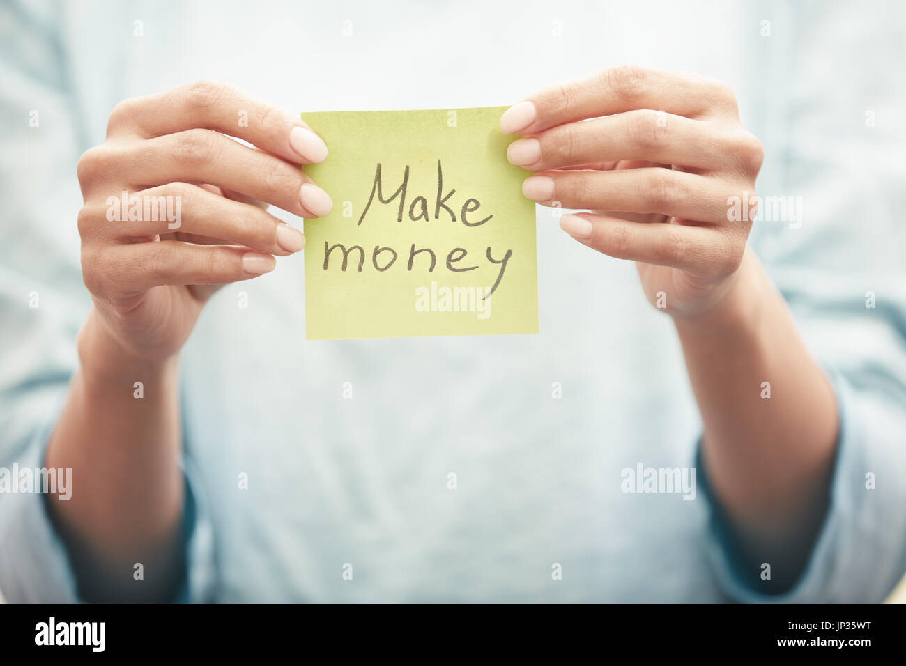 Holding sticky note hi-res stock photography and images - Alamy