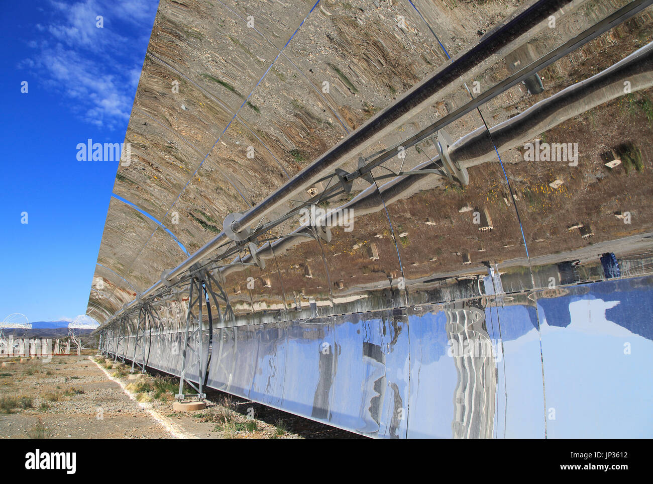 Curved concave reflector panels desalinisation plant at the solar ...