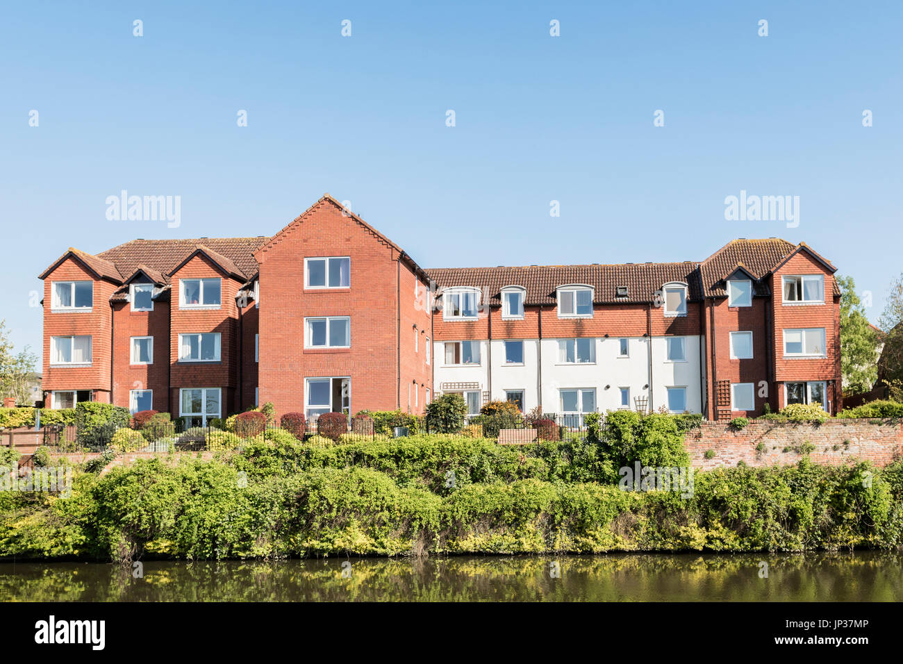 Riverside housing hi-res stock photography and images - Alamy